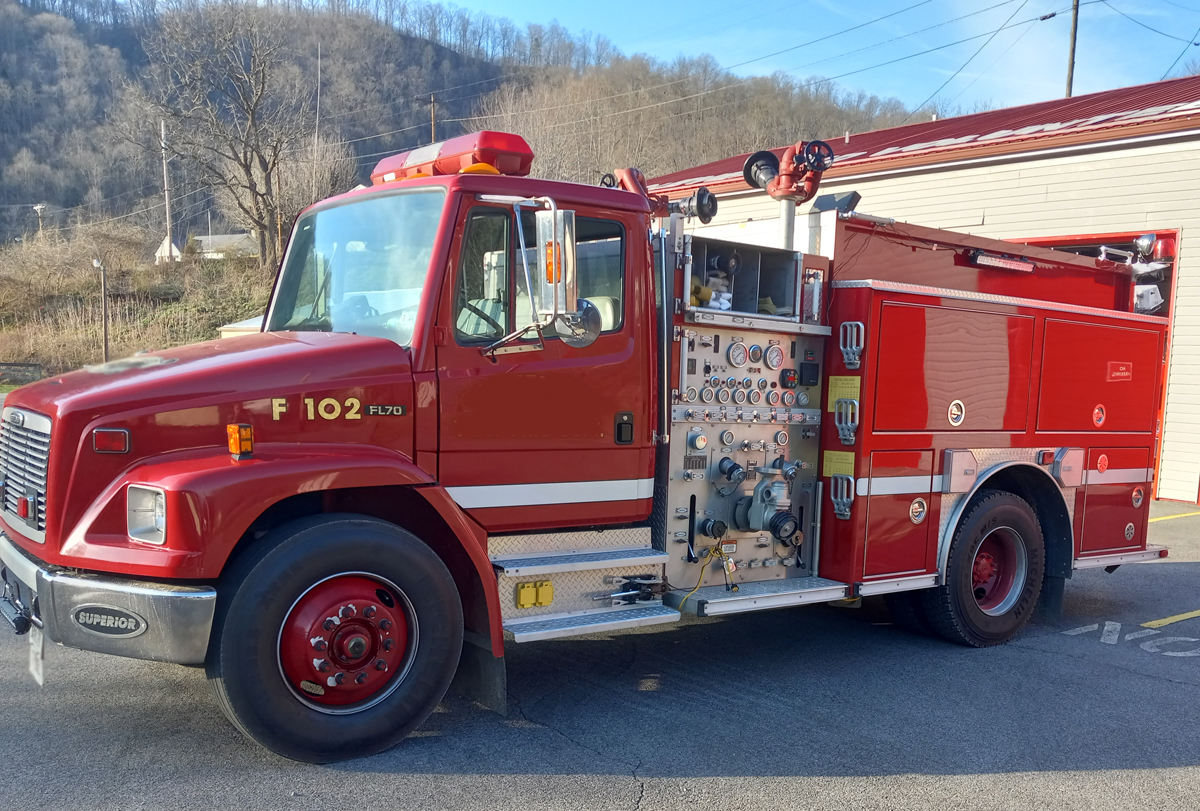 Compact 2001 Freightliner/ Superior Fire Apparatus 1000 GPM pumper ...