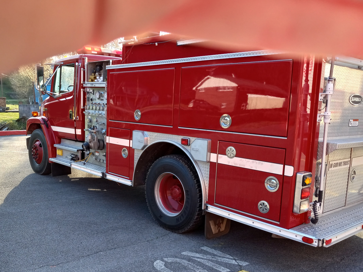 Compact 2001 Freightliner/ Superior Fire Apparatus 1000 GPM pumper ...