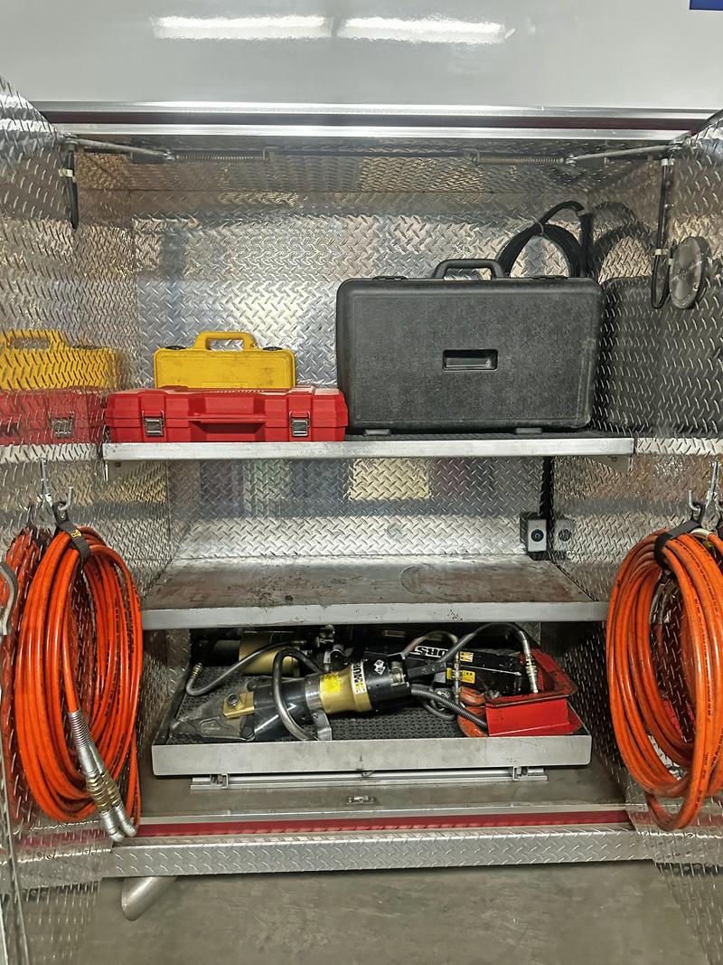 1999 International aluminum walk-in rescue - Adirondack Fire Equipment ...